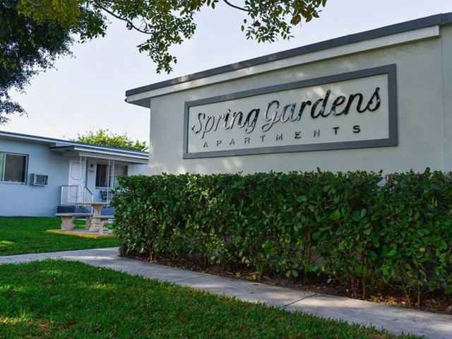 749 Curtiss Pkwy, Miami Springs, FL 33166
