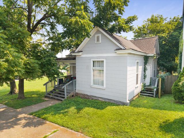 749 Lynwood Ave