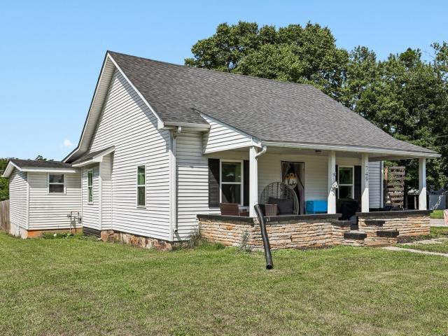 749 N Main St