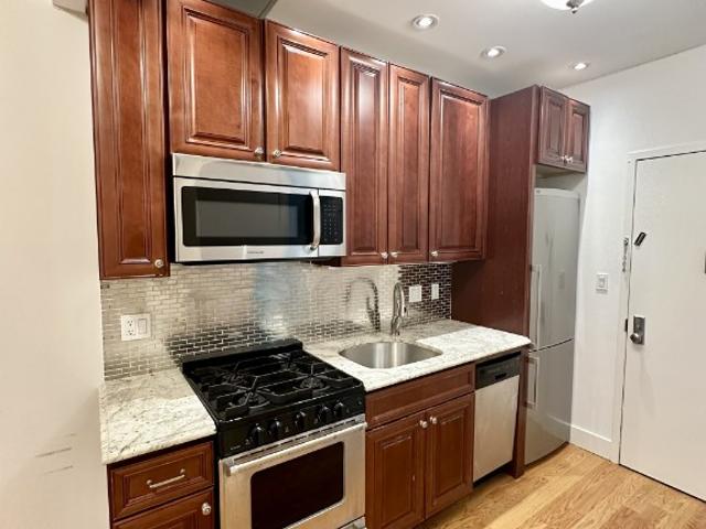749 Ninth Avenue, New York, NY