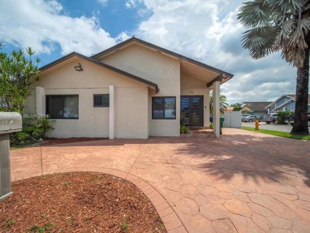 749 SW 101st Ct Cir, Miami, FL 33174