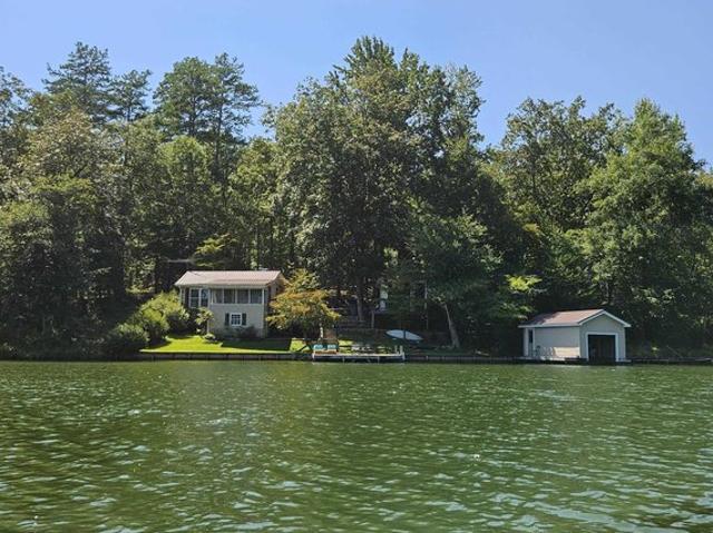 749 Red Oak Dr, Tamassee, SC 29686
