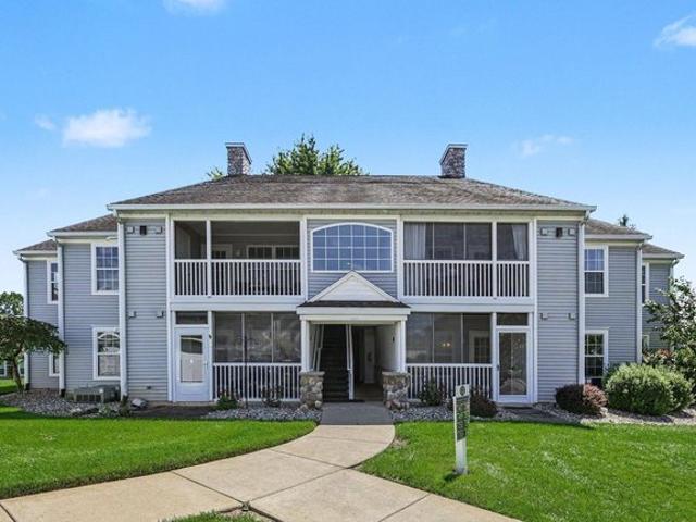 749 W Barrington Cir, Jackson, MI 49203