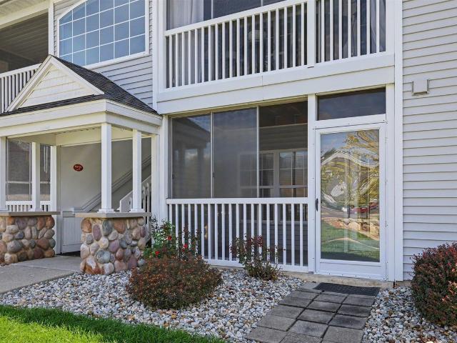 749 W Barrington Circle