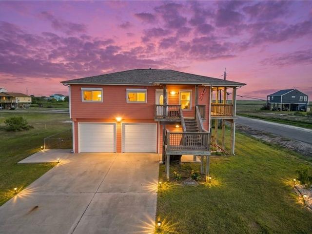 74 W Castle Oak Ln, Rockport, TX 78382