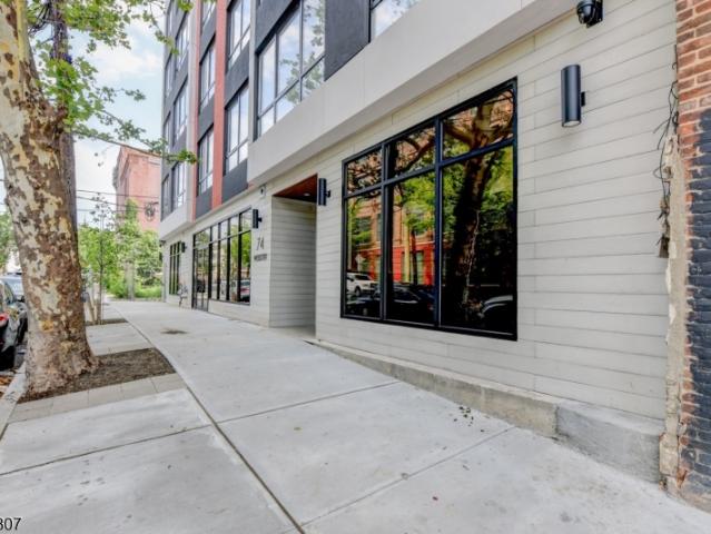 74 Webster St # 3B