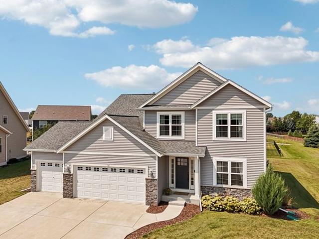 74 Weston Ridge Rd, Oconomowoc, WI 53066