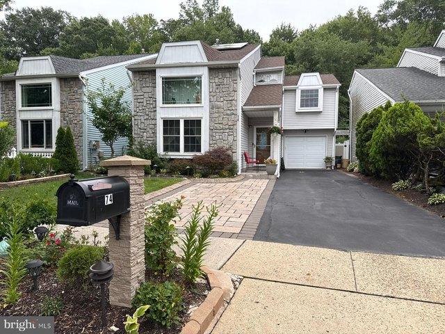 74 Winchester Dr, Hightstown, NJ 08520
