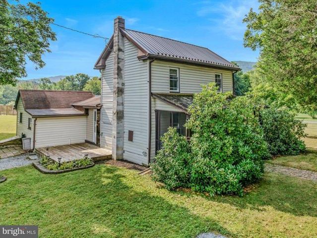 74 Bayberry Ln, Berkeley Springs, WV 25411