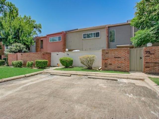 74 Cayenne Cmn, Lake Jackson, TX 77566