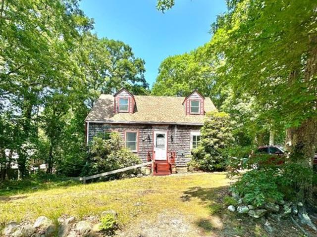 74 Chase Ln, Vineyard Haven, MA 02568