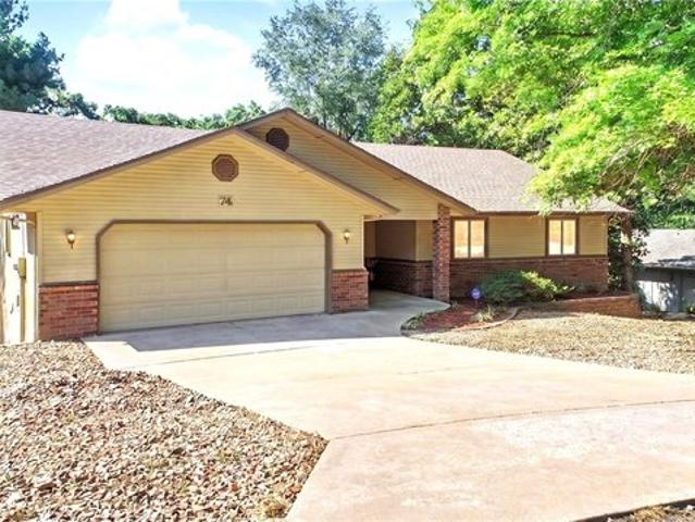 74 Churchill Dr, Bella Vista, AR 72715