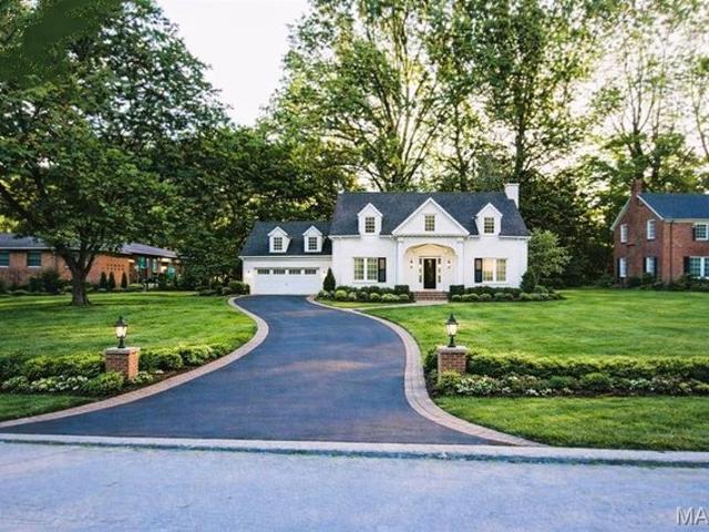 74 Country Club Pl, Belleville, IL 62223