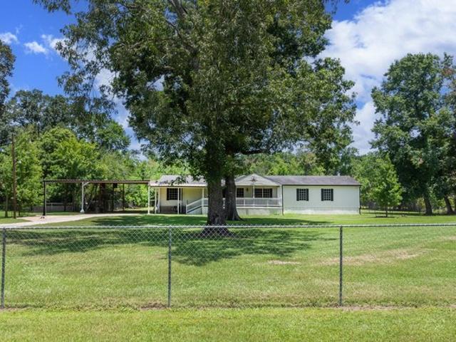 74 County Road 4400, Dayton, TX 77535