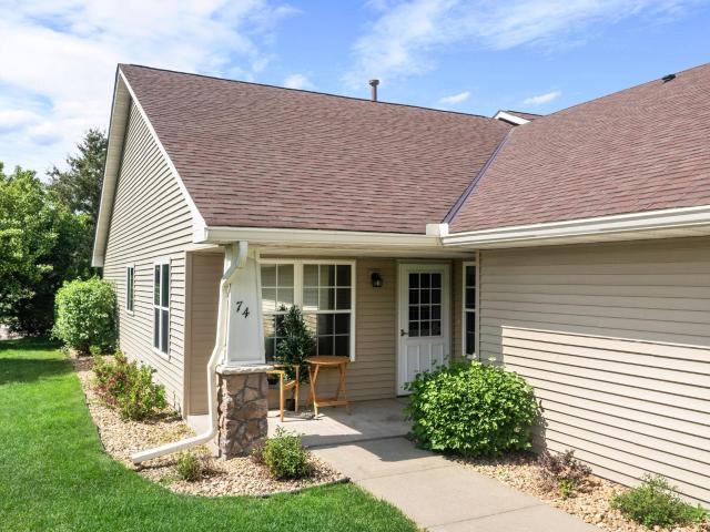 74 Crown Pointe Curve