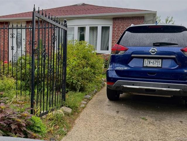 74 E 5th St, Huntington Station, NY 11746