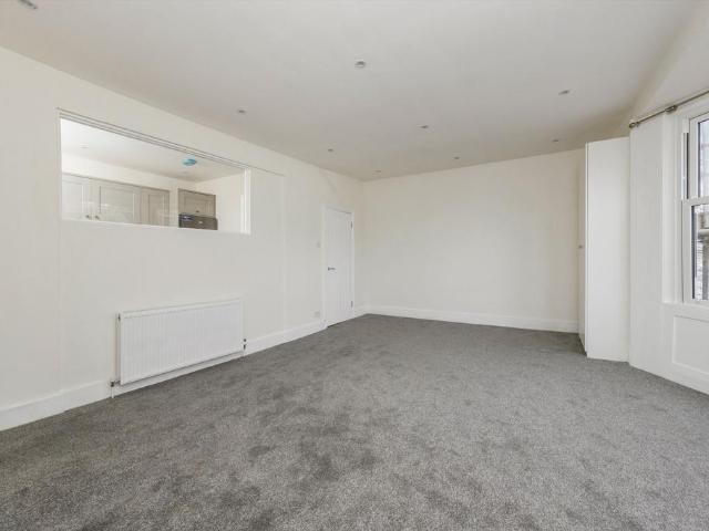 74 Goldstone Villas, Hove BN3 3 bed maisonette to rent £1,895 pcm £437 pw