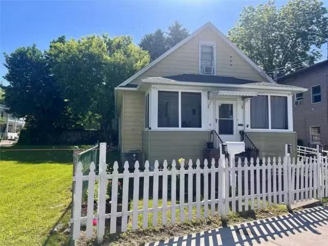 74 GLENWOOD AVE, BINGHAMTON, NY 13905 Single Family Residence.
