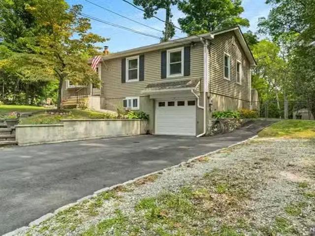 74 GREENHILL RD, HAMBURG, NJ 07419 Single Family Residence For.