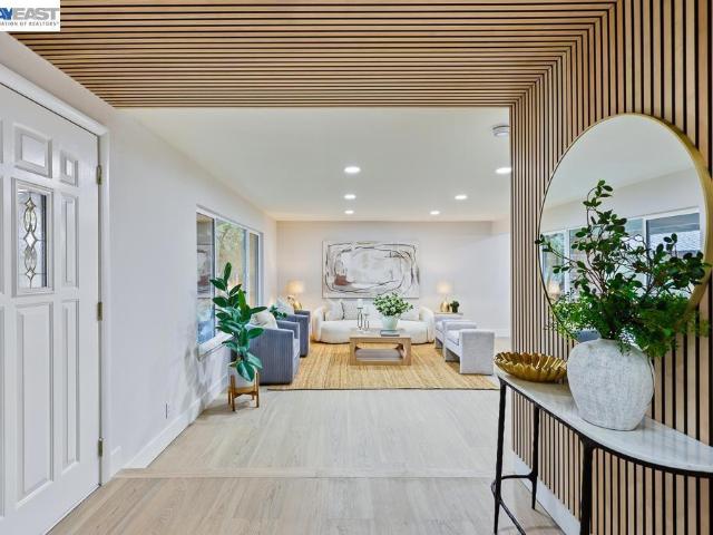 74 Hazelnut Ct
