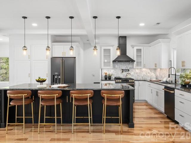 74 Jeranna Rd, Mills River, NC 28759