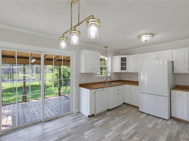 74 Kathy Ln, Poplar Bluff, MO 63901