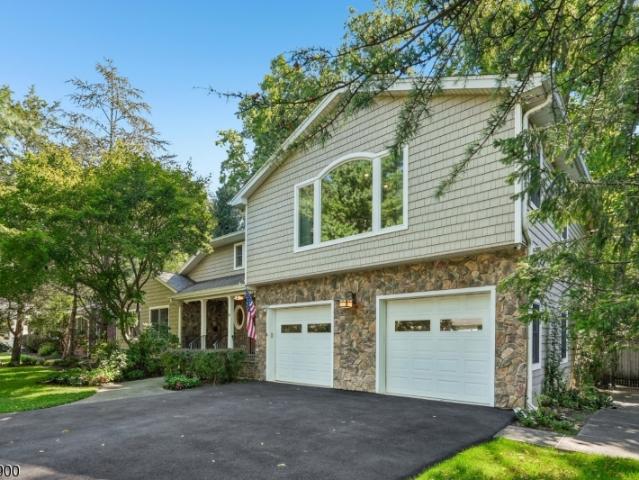 74 Lakeshore Drive