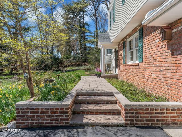74 Southview Terrace N