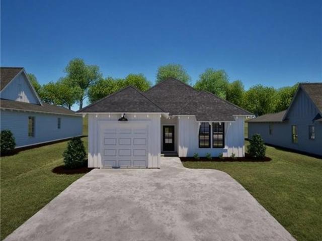 74 Summer St, Opelika, AL 36804