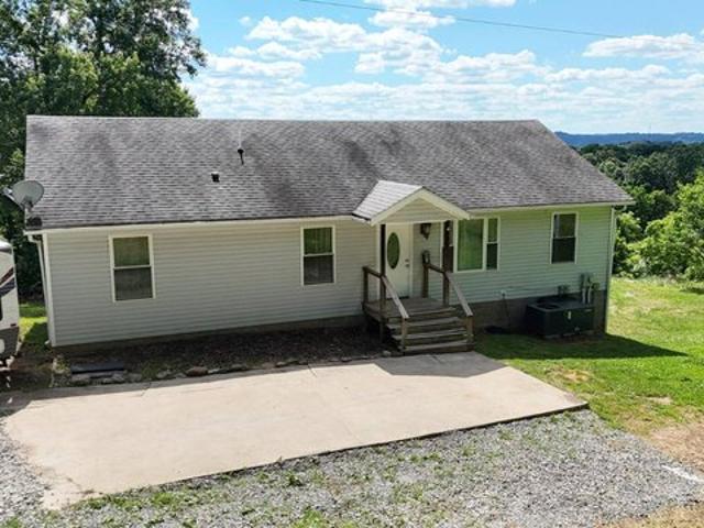 74 Summit Rd, Parkersburg, WV 26105