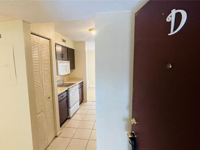7504 Needle Leaf Pl, Unit 68, Tampa, FL 33617 | MLS #O6393