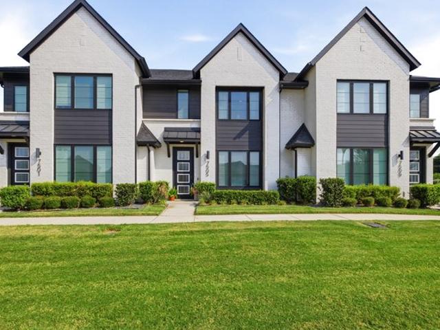 7505 Reis Ln, North Richland Hills, TX 76182