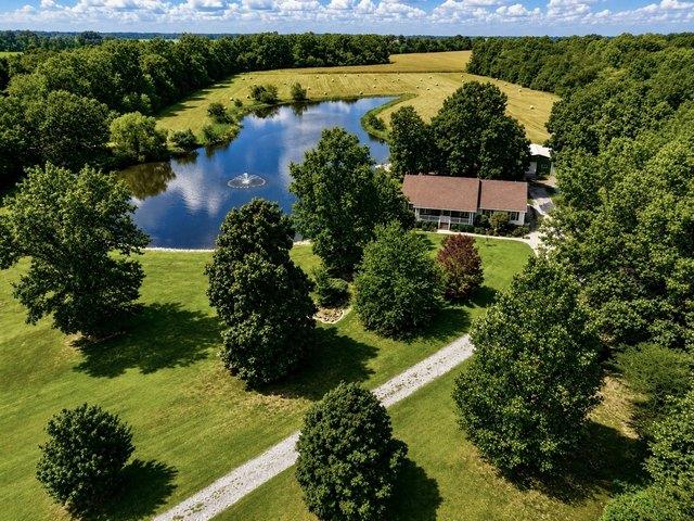 7507 Krutsinger Rd, Kinmundy, IL 62854