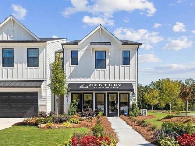 7508 Clover Ln, Flowery Branch, GA 30542