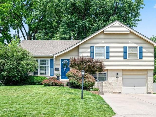7508 W 95th Ter, Overland Park, KS 66212