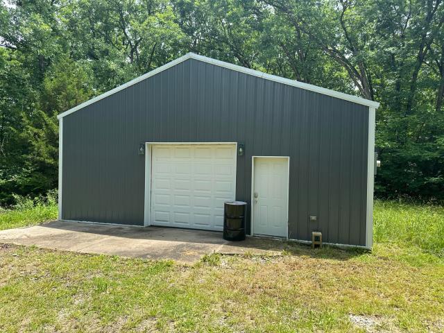 7500 n oakland gravel rd