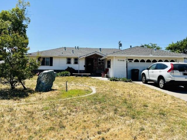 7500 Bama Ct, Sacramento, CA 95828