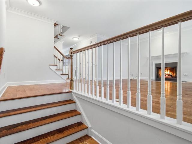 7500 Roswell Road 6