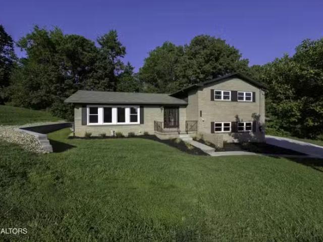 7501 SHAKER DR, KNOXVILLE, TN 37931 Single Family Residence Fo.