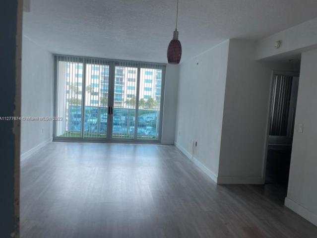 7501 Treasure Dr E #2L, North Bay Village, FL 33141
