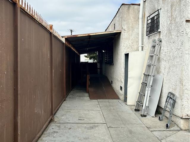 7502 Crenshaw Blvd