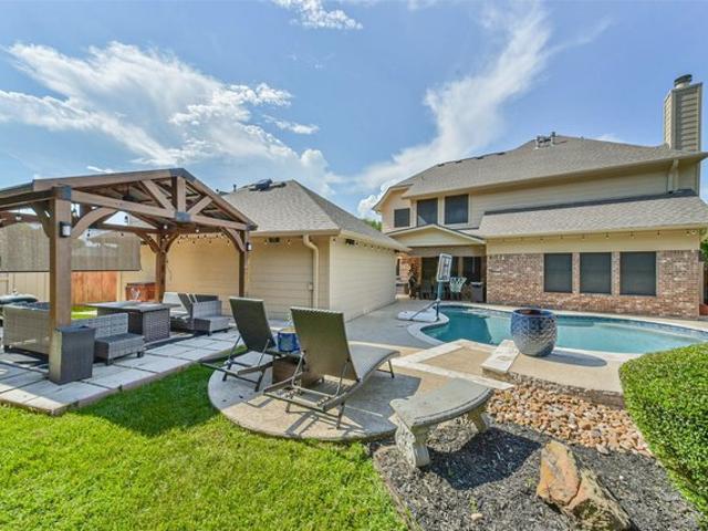 7502 Timberline Dr, Pasadena, TX 77505