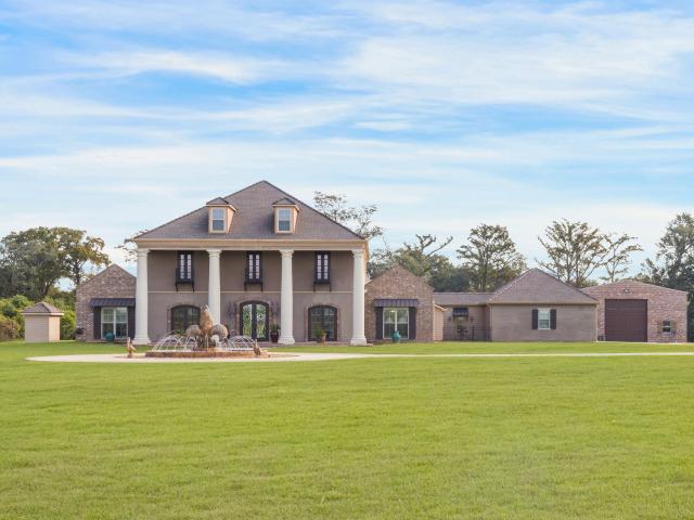 7503 Sugar Oaks Rd, New Iberia, LA 70563 | MLS #RA2600001