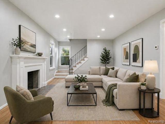 7503 W Outer Drive