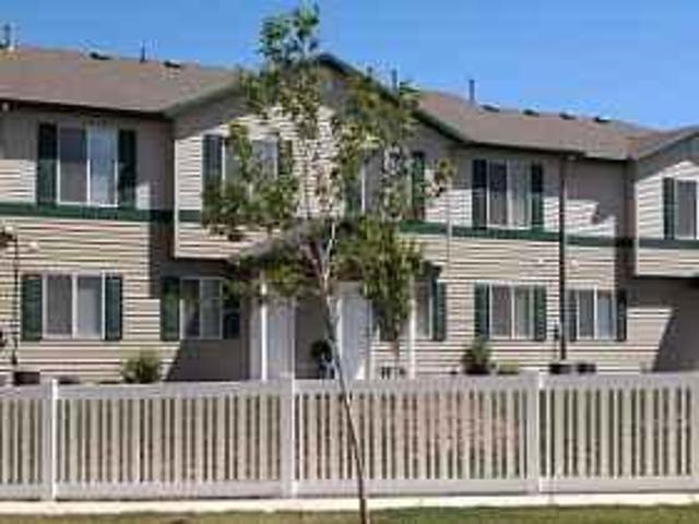$750 / 2br Nice, Clean 2 story condo, garage in Aspen Village, Washer & Dryer North Ogden