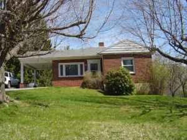 $750 / 2br Nice home in Hillcrest, carport Staunton