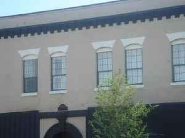 $750 / 2br 1st Month Free! Luxury Apartment in Historic Building Historic Springfield