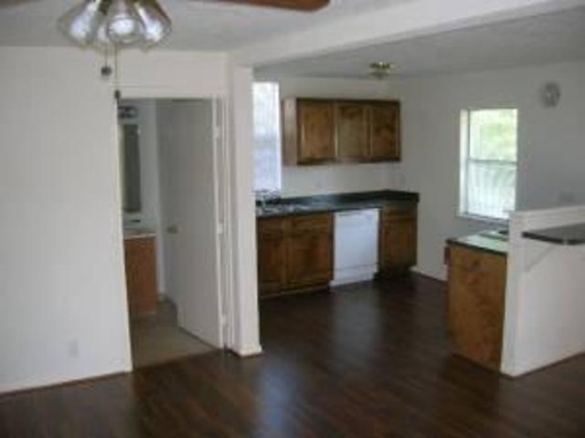 $750 / 2br 900ft² Small house 2 Bedrooms Crystal Beach, TX map
