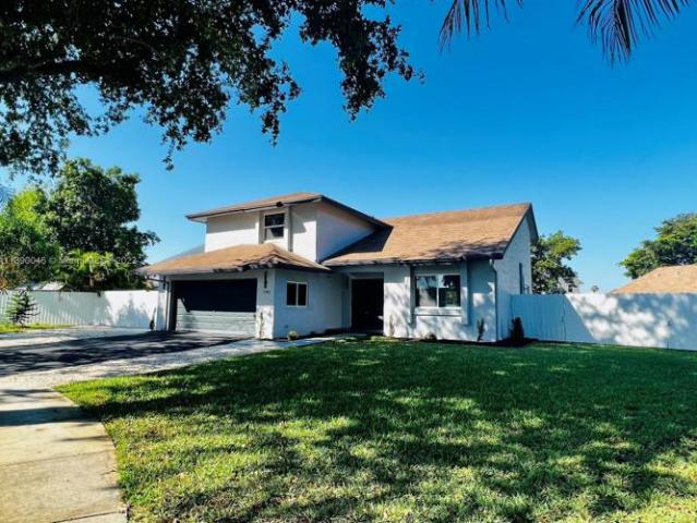 750 98th Ave SW, Pembroke Pines, FL 33025