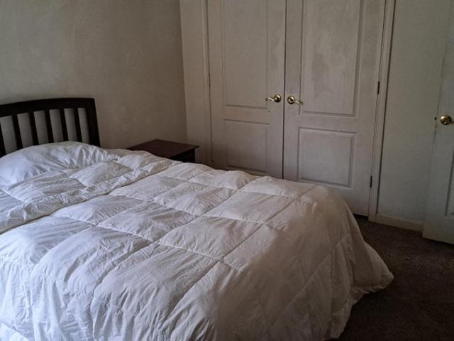$750 a month Furnish Queen bedroom set in Home